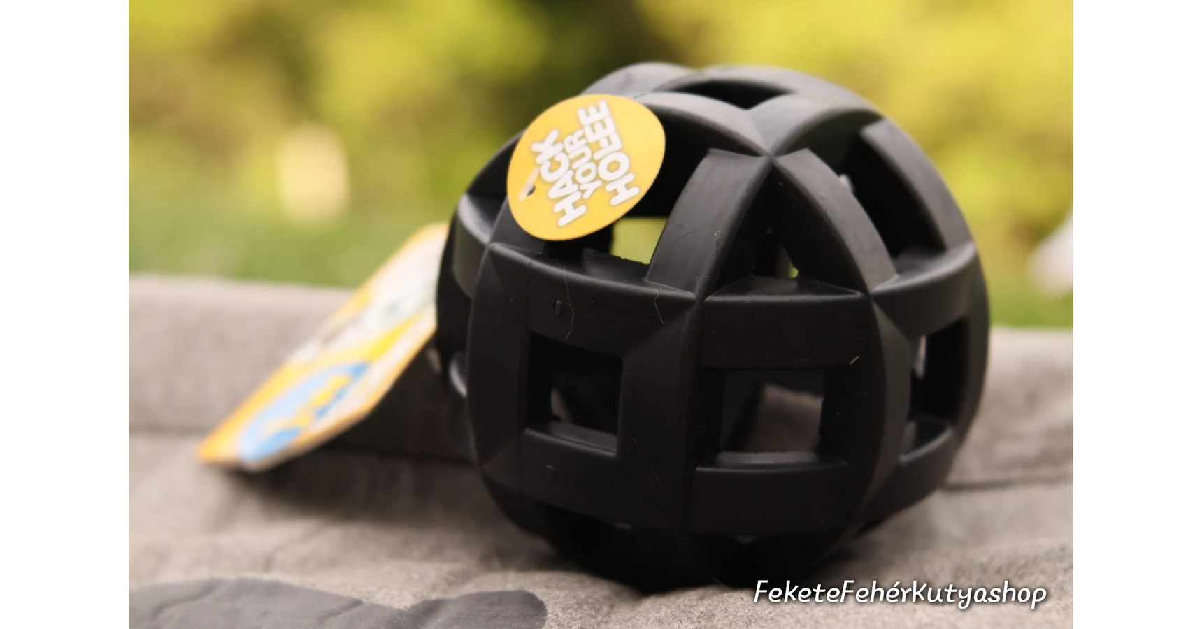 JW Hol-ee Roller X Extreme Labda Kutyáknak - Fekete Fehér kutyashop